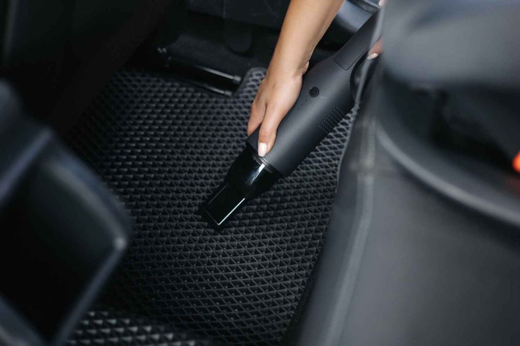 How to Clean Your Rubber Car Mat for a New Look?